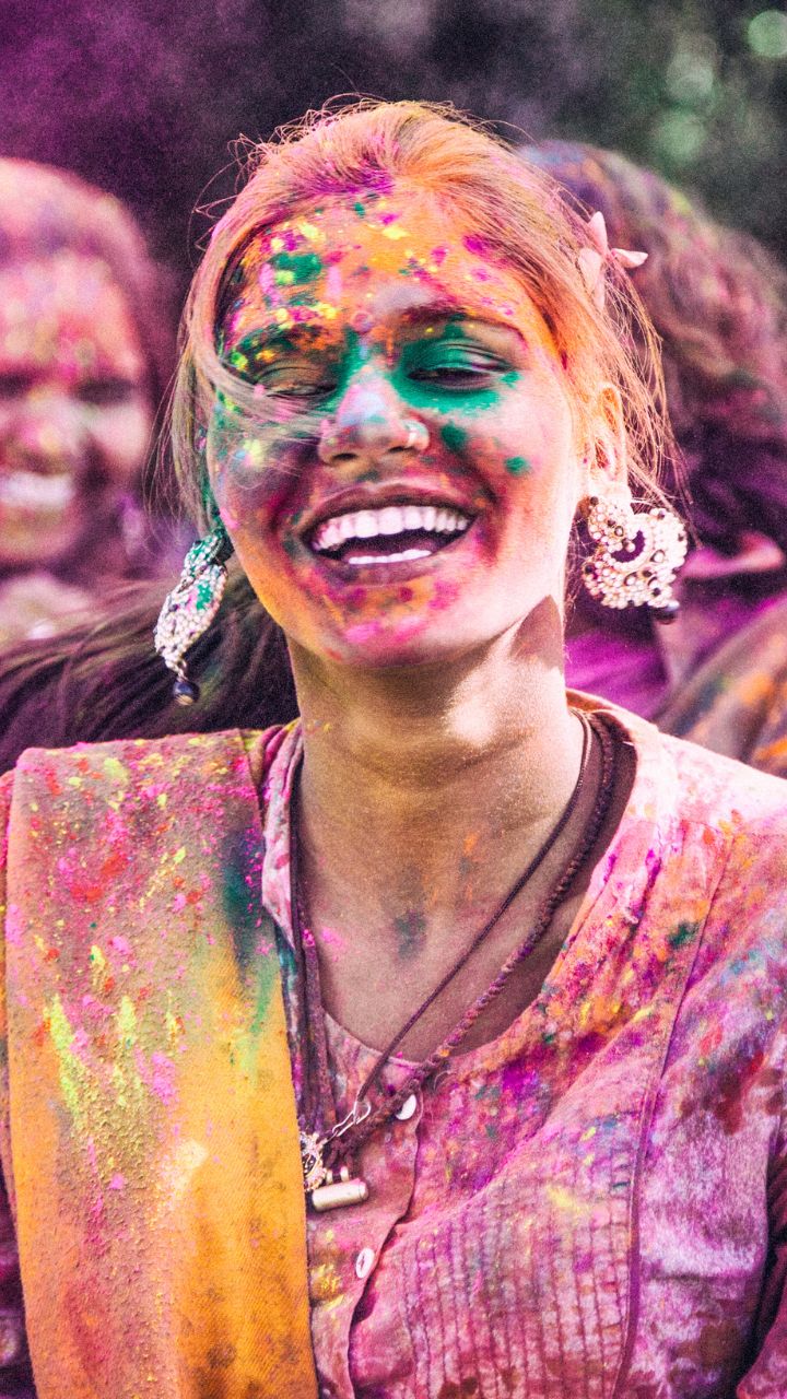 Try These Effective Post Holi Skincare Tips For Dry Oily Sensitive